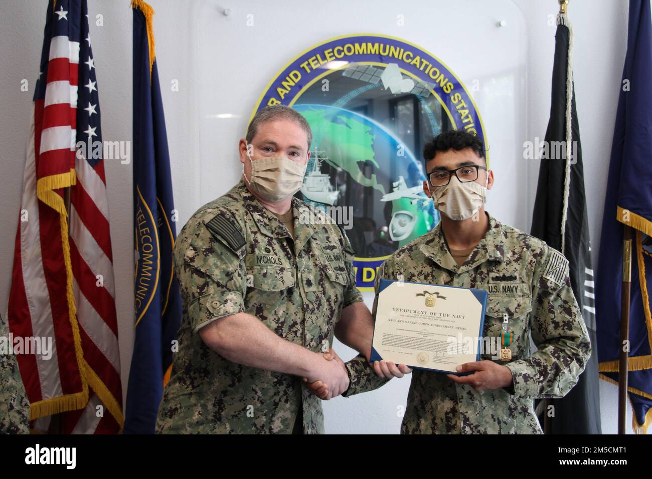 CDR Nichols awards IT3 Barrios with a Navy and Marine Corps Achievement ...