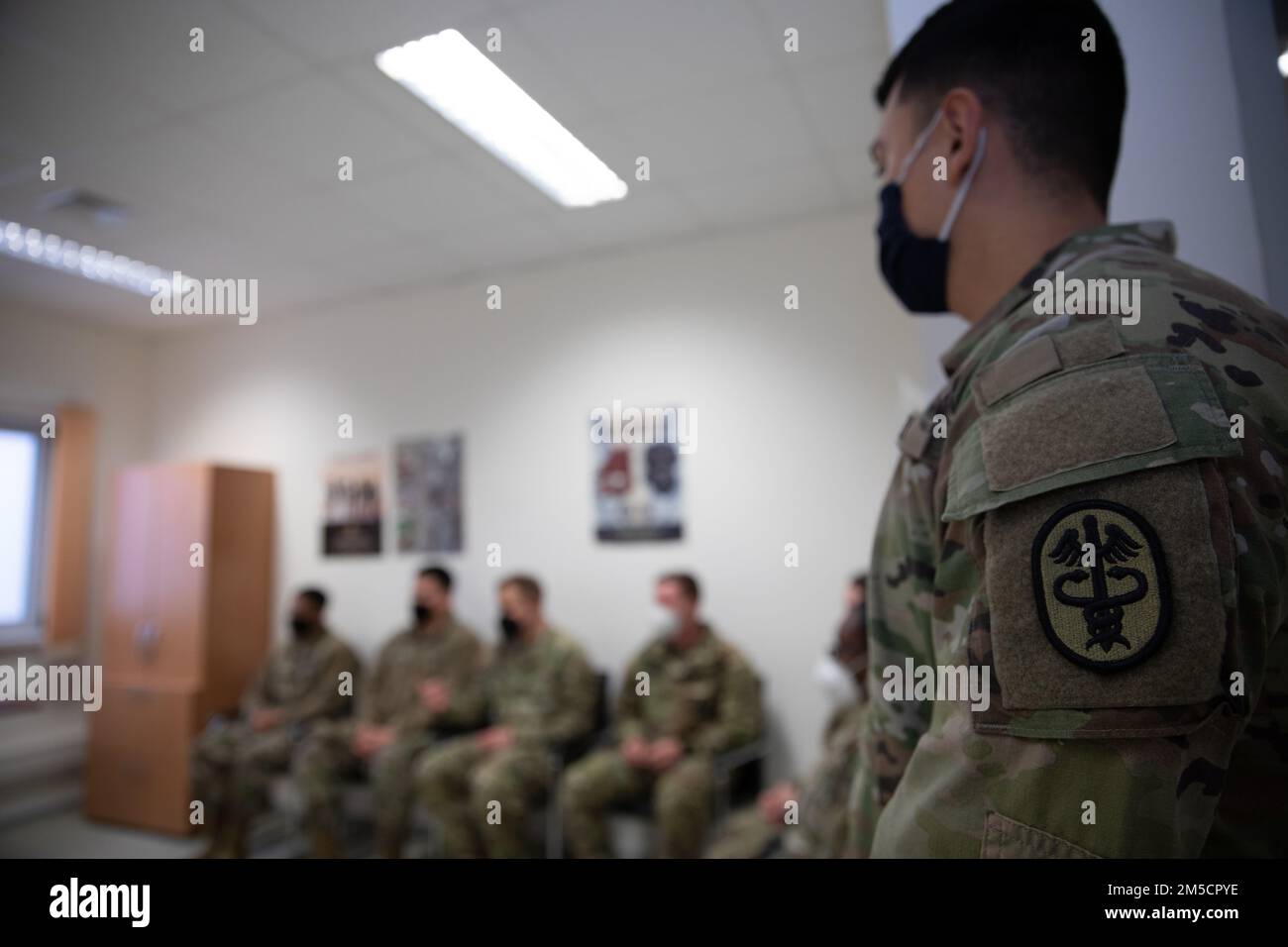 Army reserve soldiers review hi-res stock photography and images - Alamy