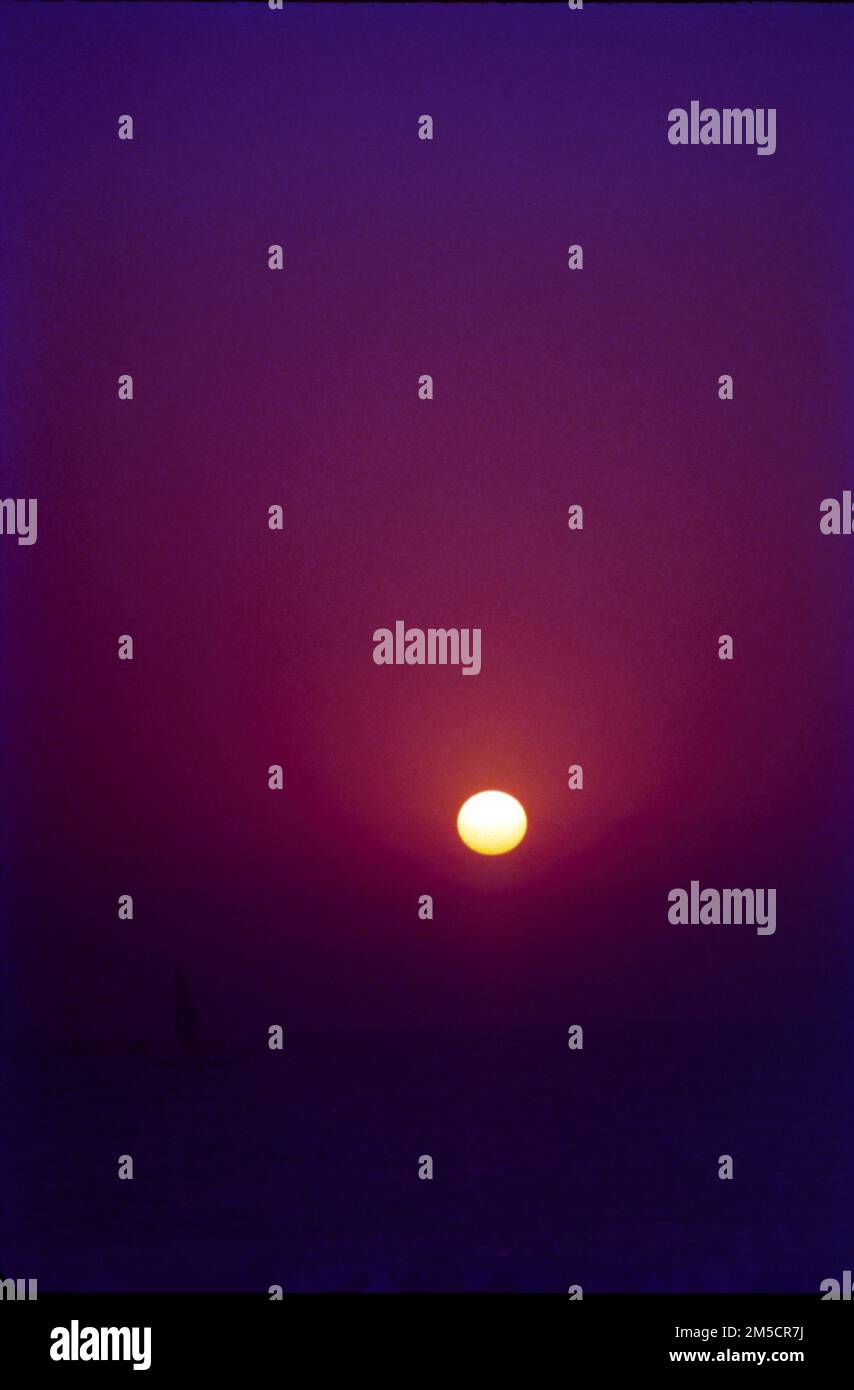 Dramatic images of sun light hi-res stock photography and images - Alamy