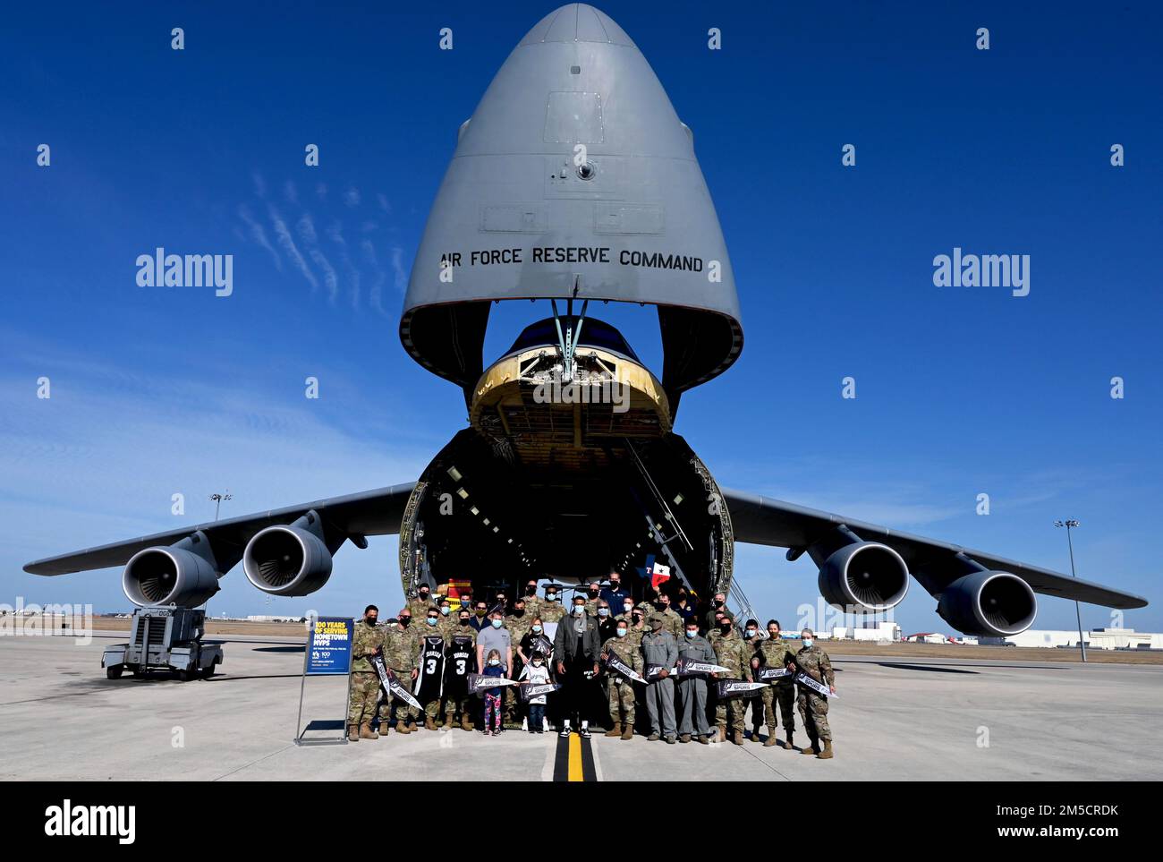 433rd airlift wing hi-res stock photography and images - Alamy