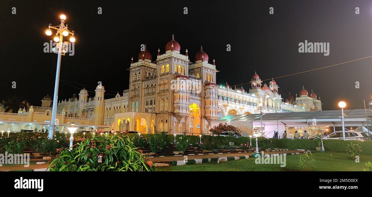 Mysore palace dussehra hi-res stock photography and images - Alamy