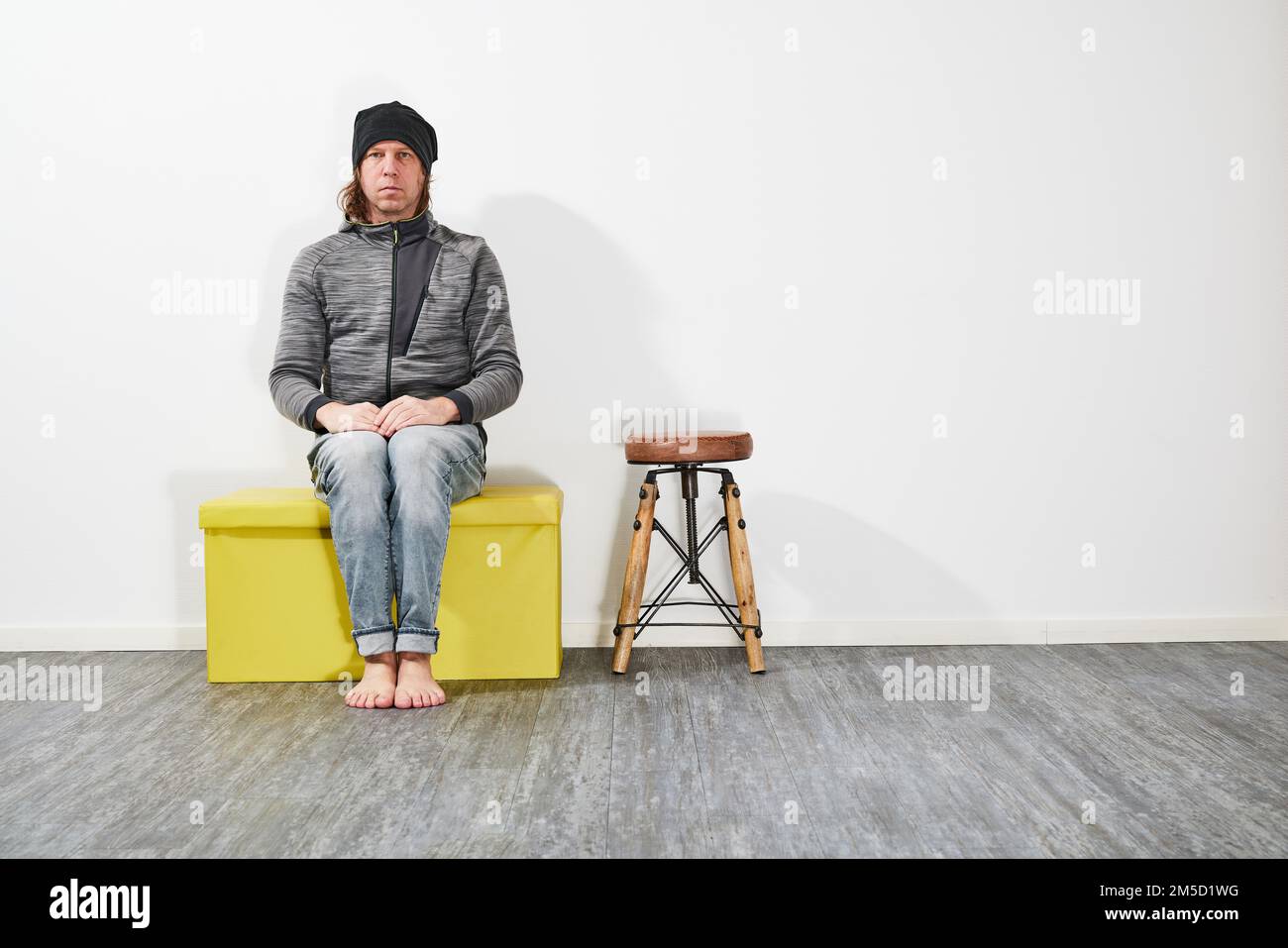 Man sitting on box hi-res stock photography and images - Alamy