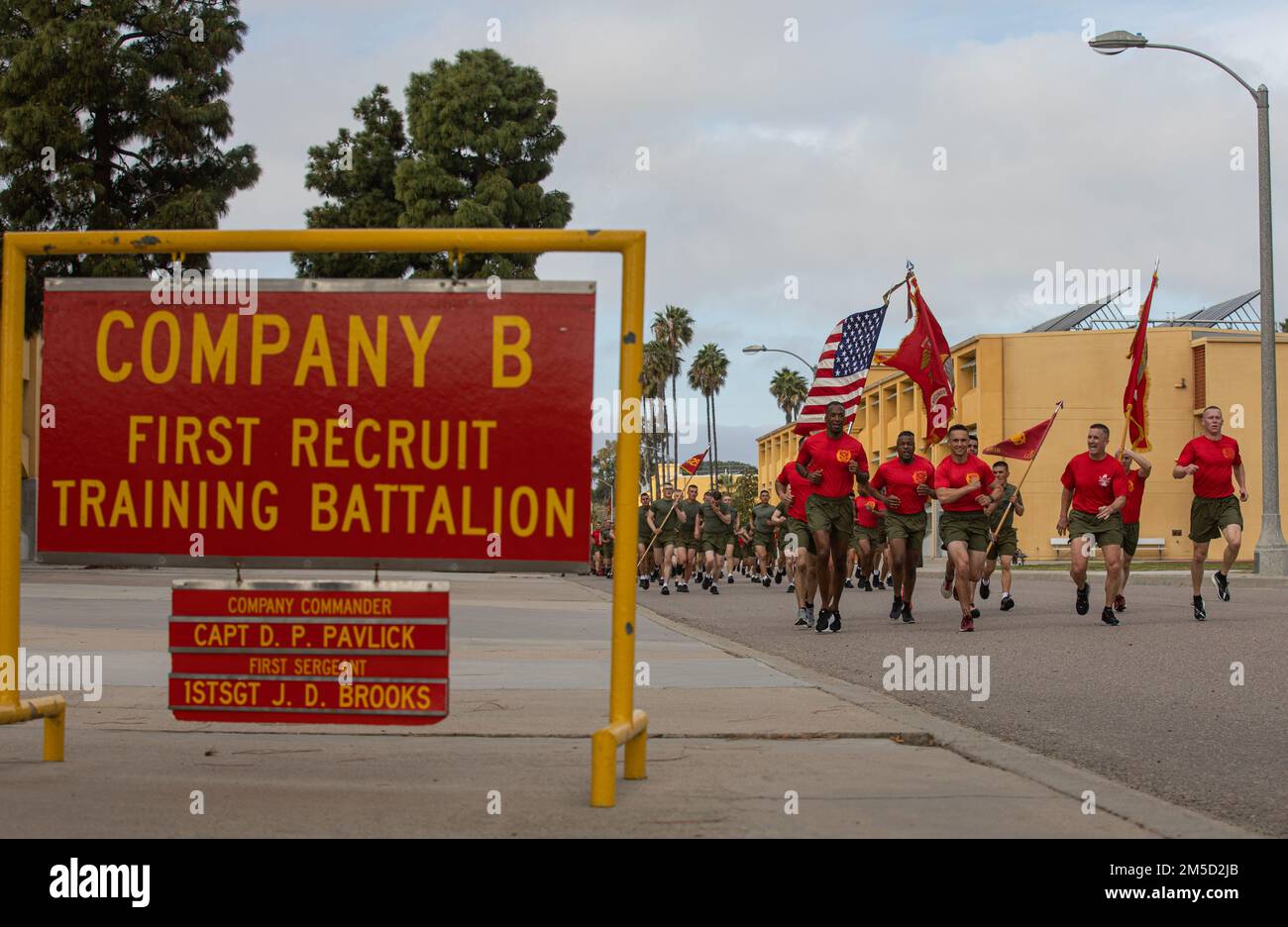 New U.S. Marines with Bravo Company, 1st Recruit Training Battalion ...