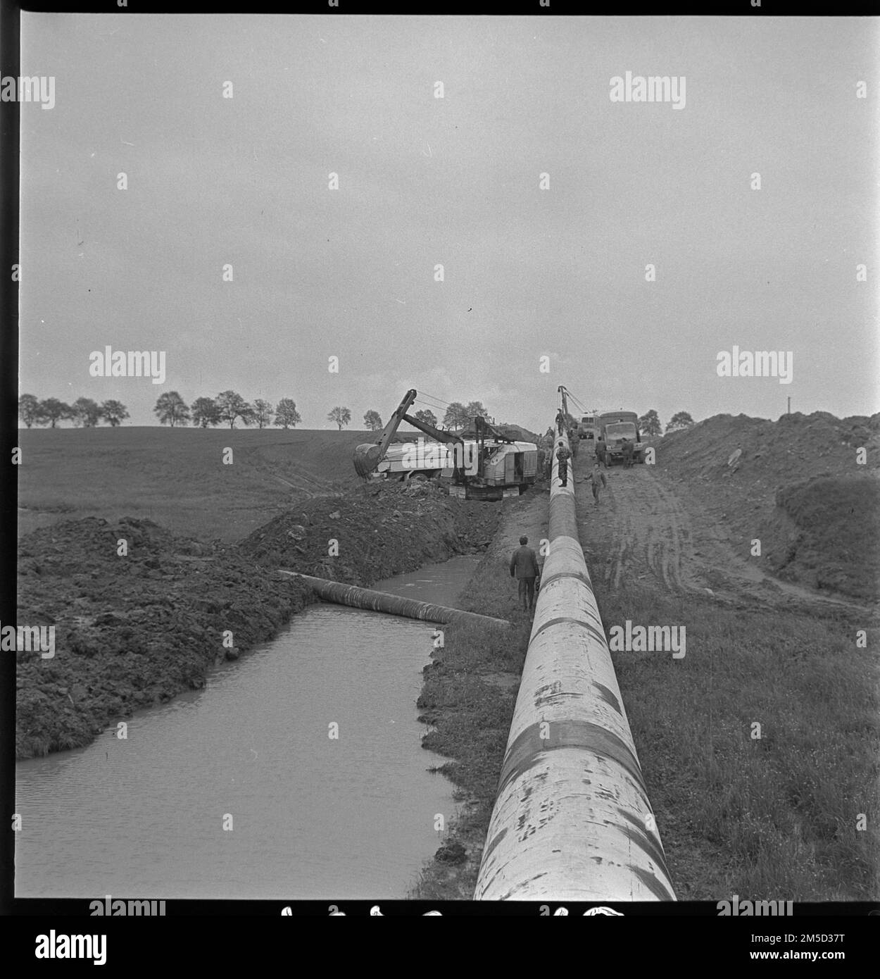 ***JUNE 9, 1972, FILE PHOTO*** Construction of a long-distance transit ...