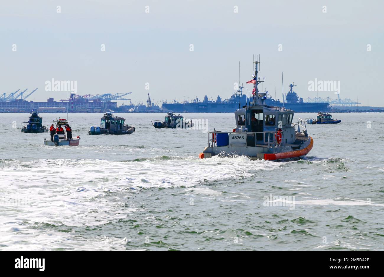 Coast guard boat crews hi-res stock photography and images - Alamy