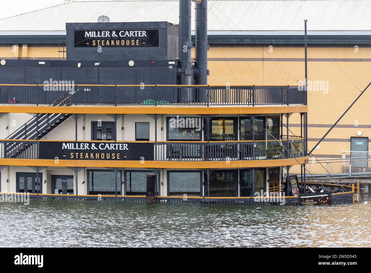 Lakeside Shopping Centre, West Thurrock, Essex, UK. 28th Dec, 2022. A ...