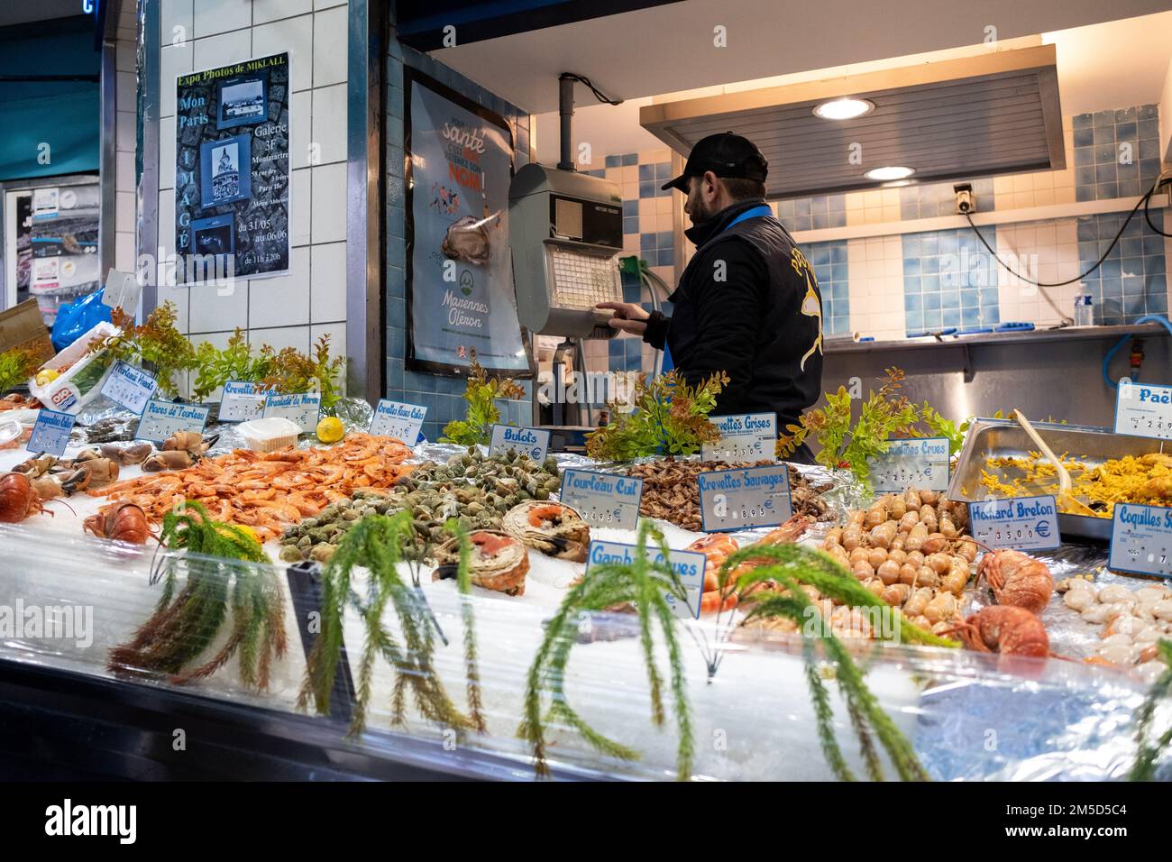 Poisson poissonnerie poissonnerie hi-res stock photography and images ...