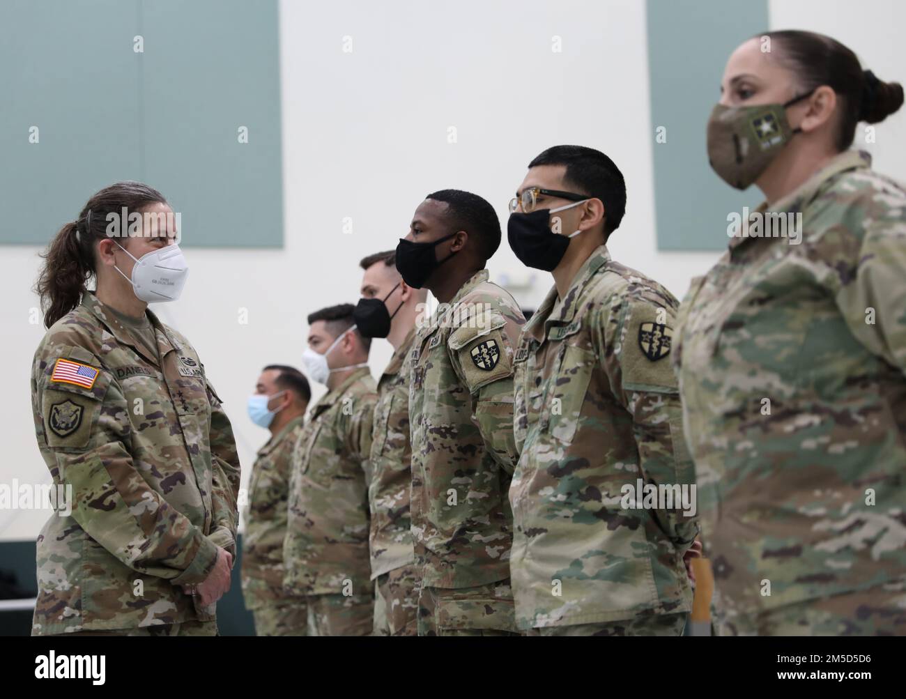 Lt. Gen. Jody Daniels, Chief of Army Reserve, visited Army Reserve ...