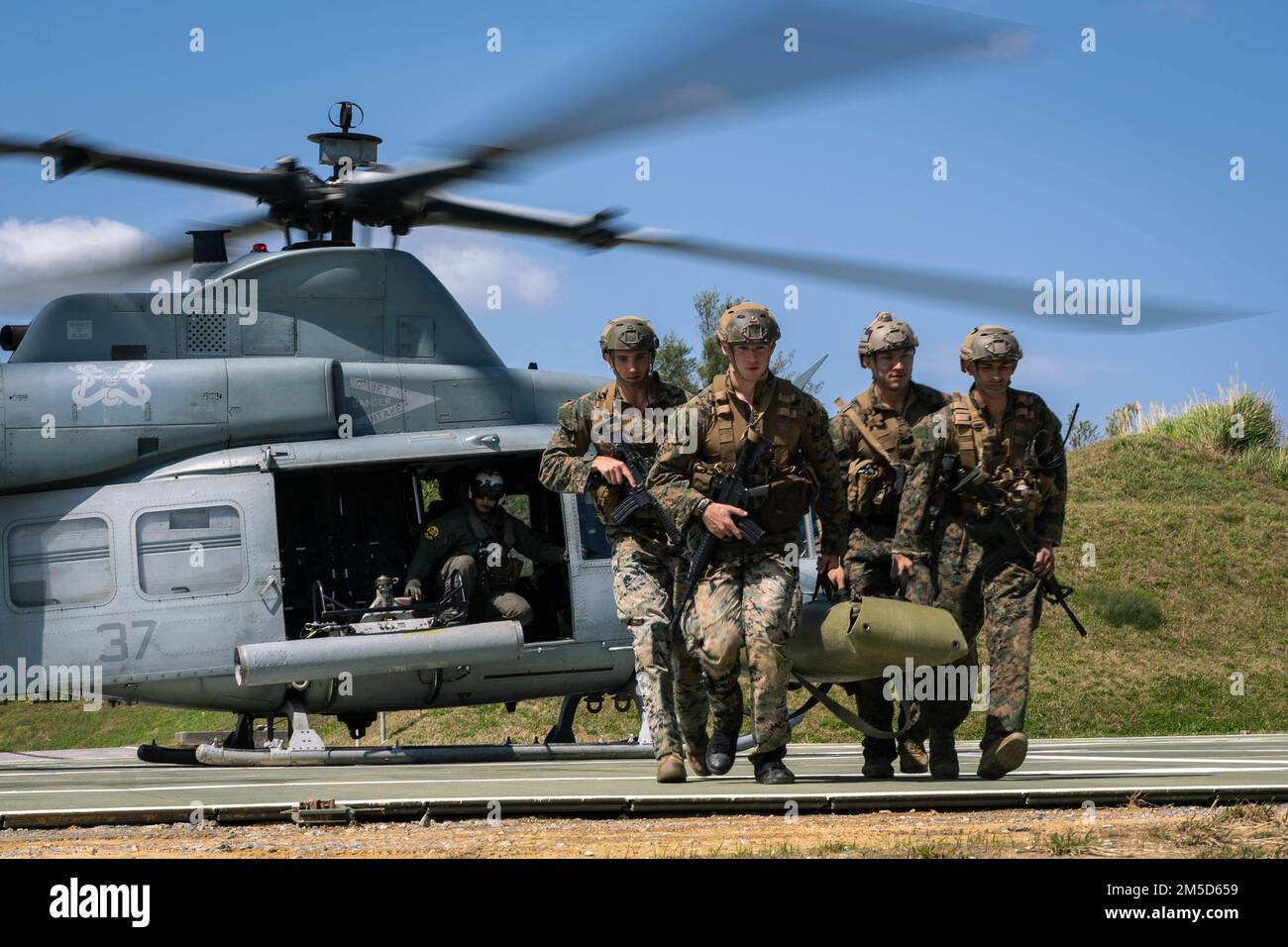 U.S. Marines with 3d Reconnaissance Battalion, 3d Marine Division ...