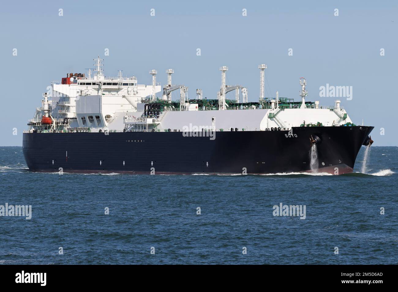 Lng tanker carrier ship hi-res stock photography and images - Alamy