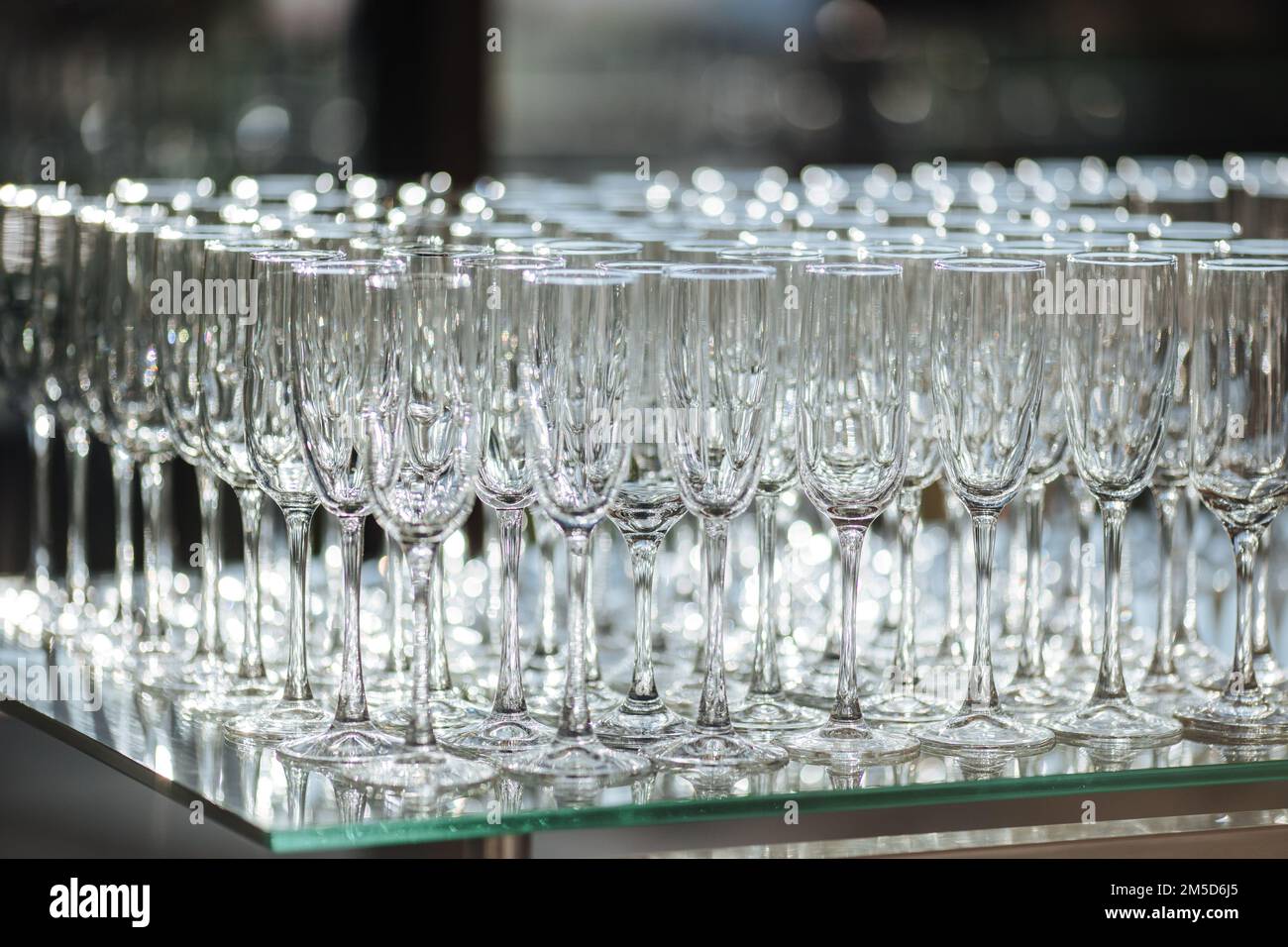 Bartender clean glasses hi-res stock photography and images - Alamy