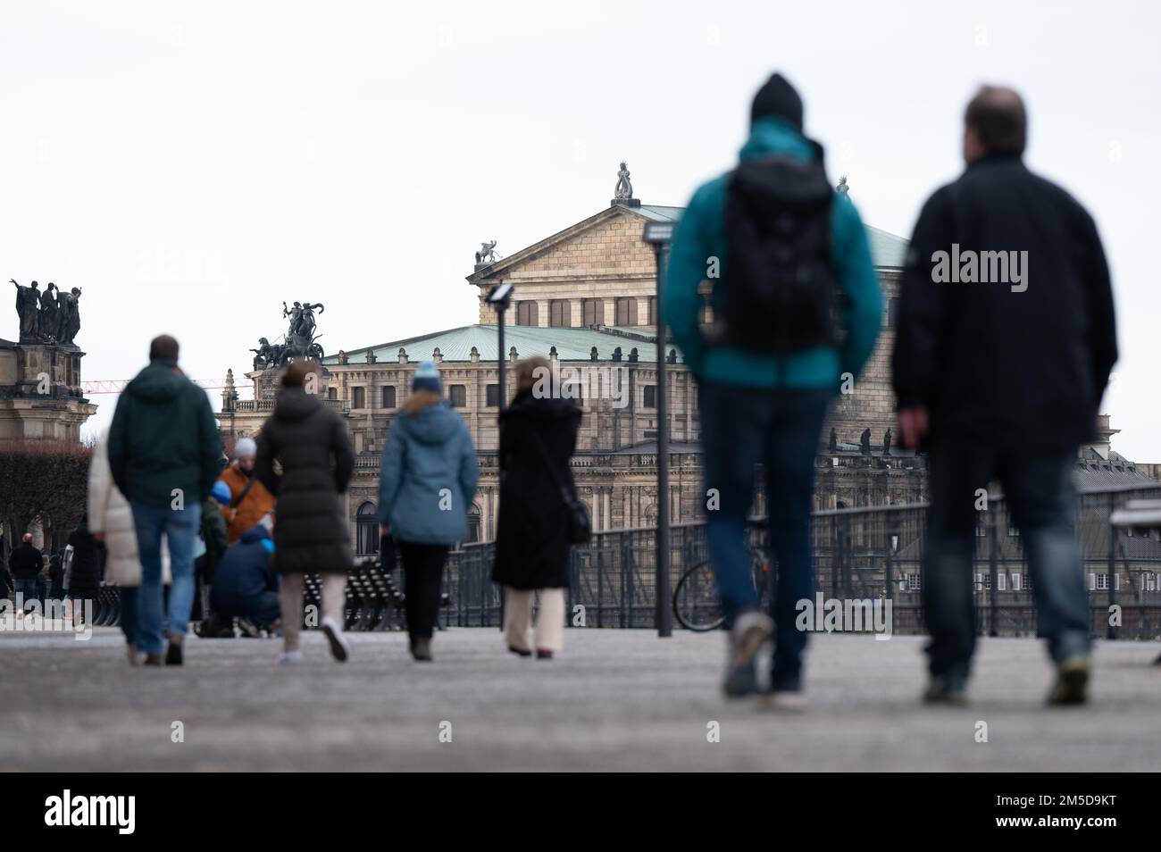 Dresden, Germany. 28th Dec, 2022. Passers-by walk along the Brühl ...