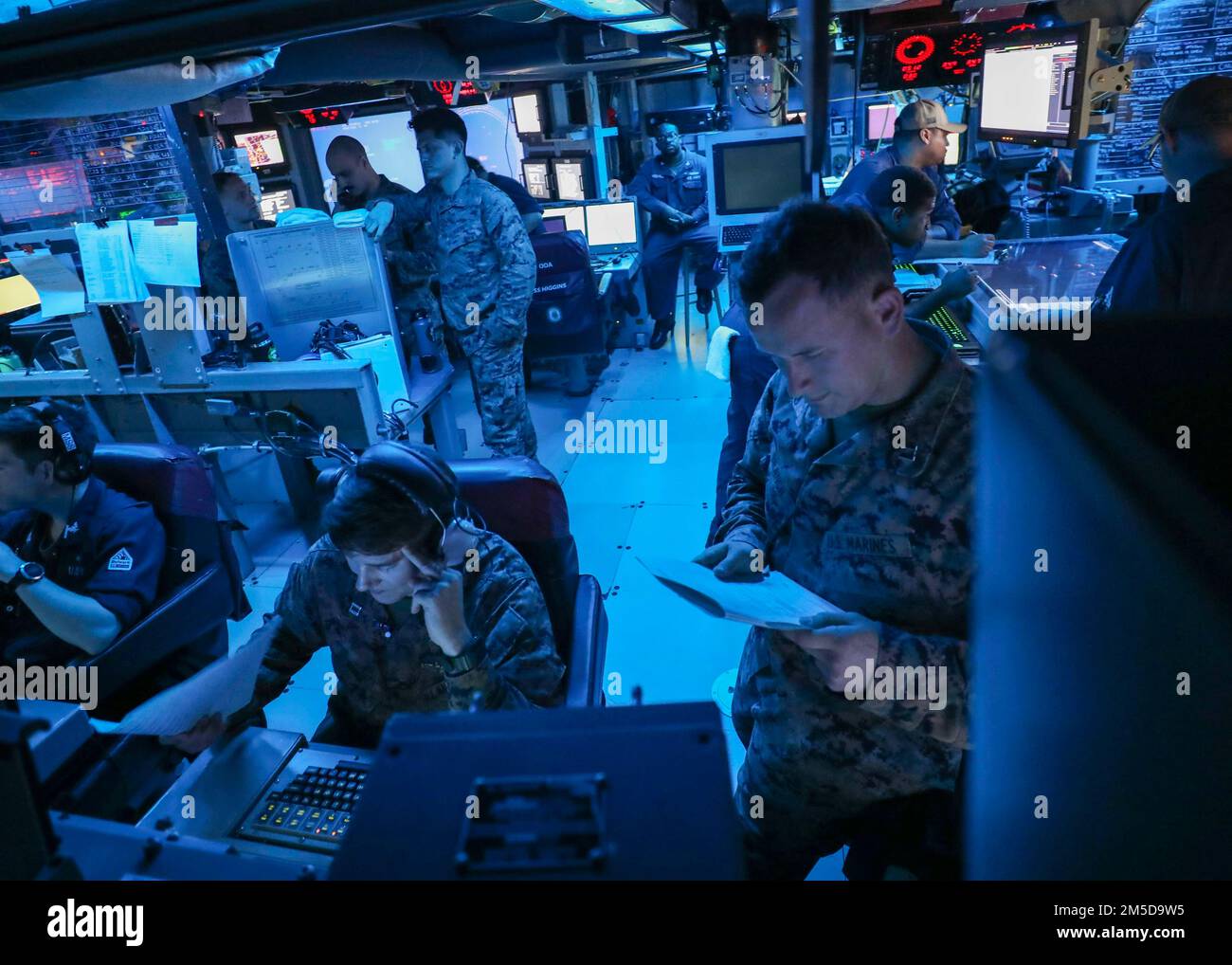 PHILIPPINE SEA (March 3, 2022) Marines conduct an exercise in the ...