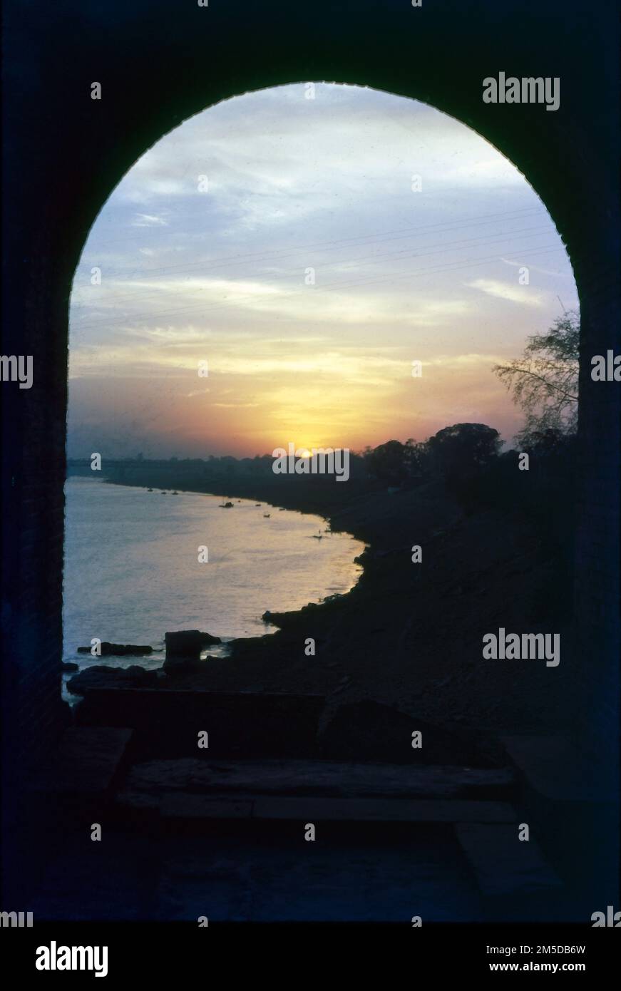 Setting Sun Through The Arch of Murud Jangira Fort, Maharashtra, India ...