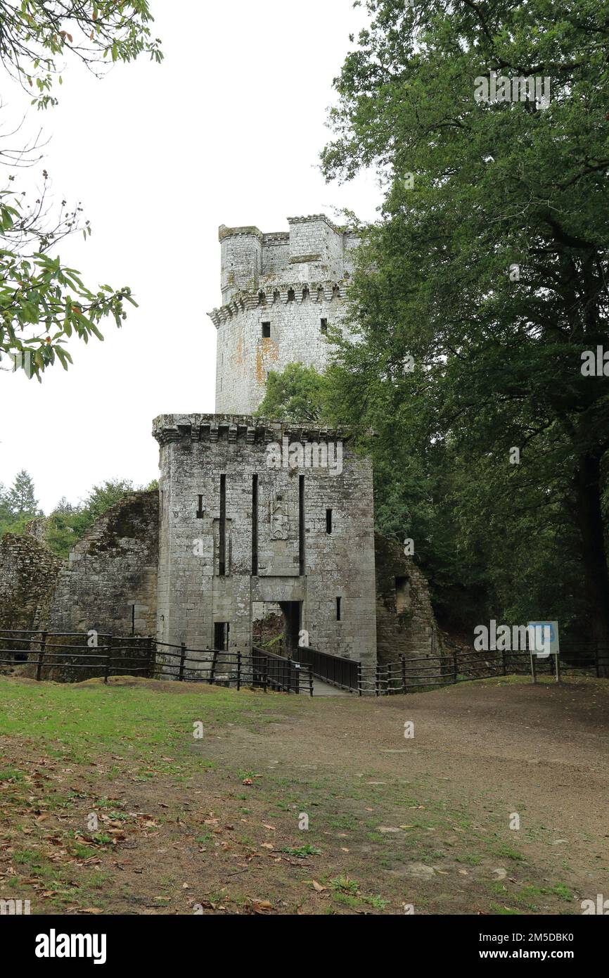 The gatehouse with the Keep behind, Forteresse de Largoet, Elven ...