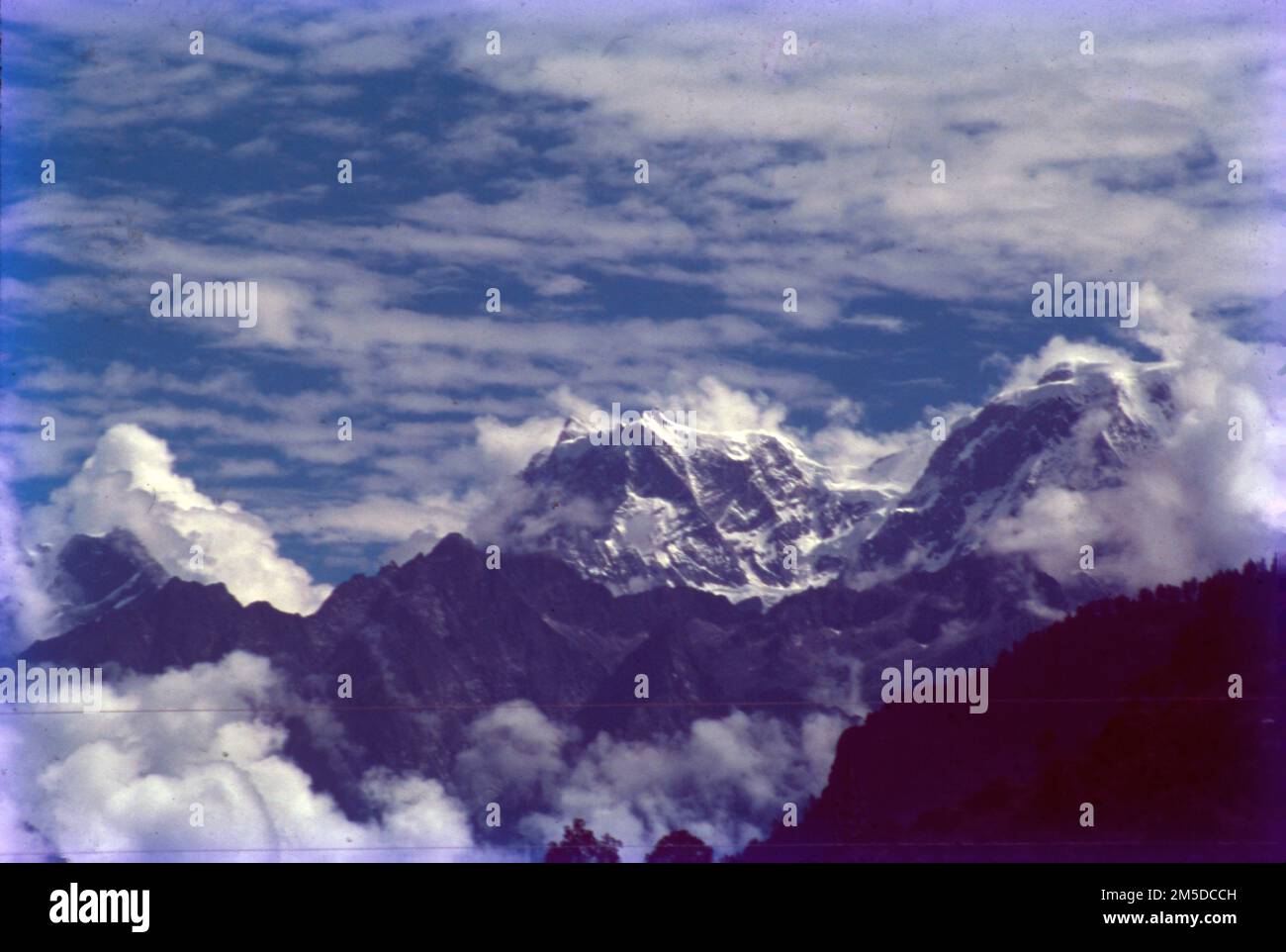 Snow peaks of Neelkanth and Narayan mountains in Badrinath, Uttarakhand ...