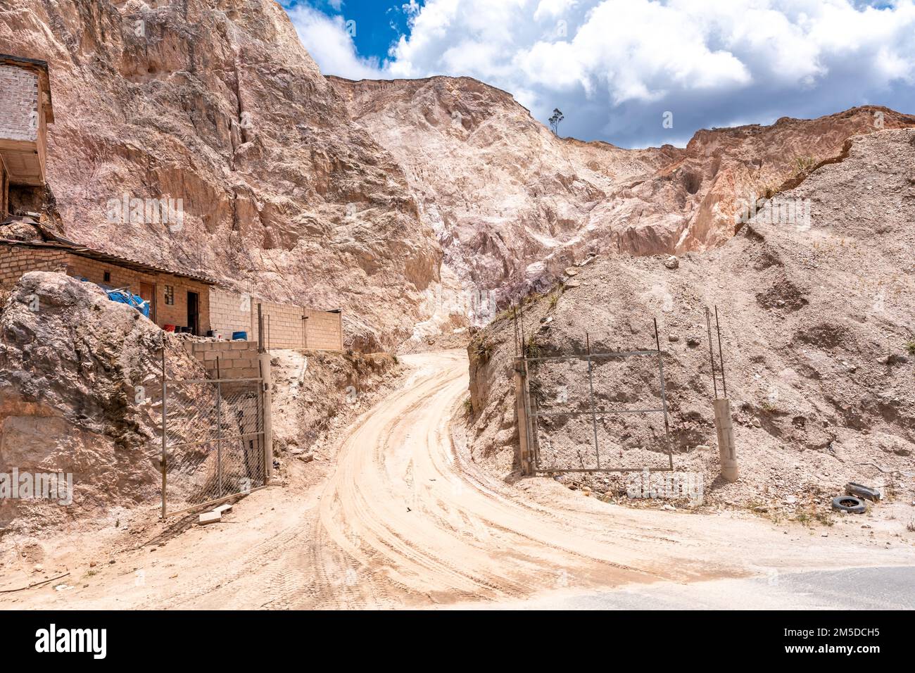 Extraction construction sand quarry loading hi-res stock photography ...