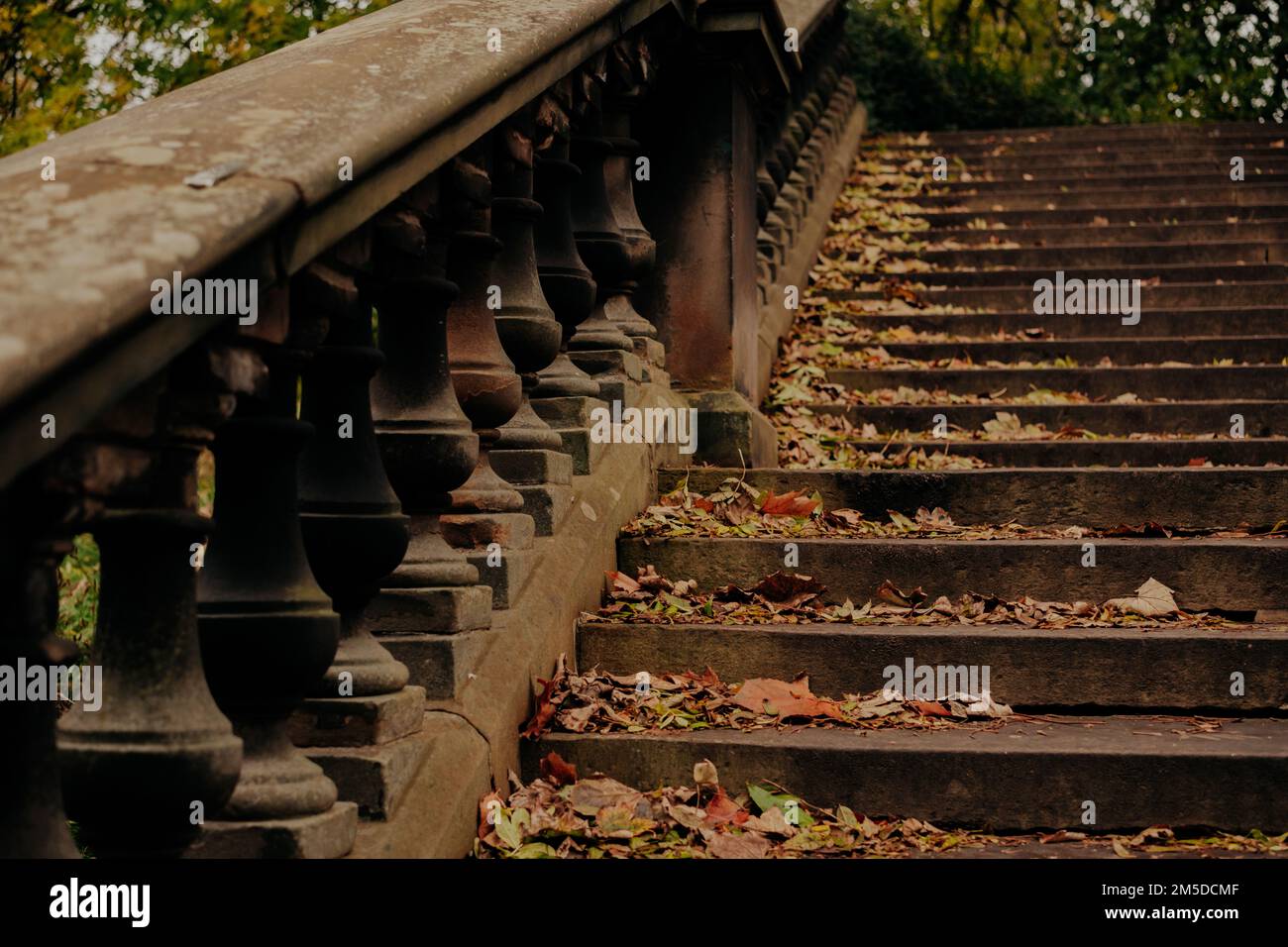 Edinburgh Scotland: 19th Oct 2022: Stone stairways during Autumn view ...