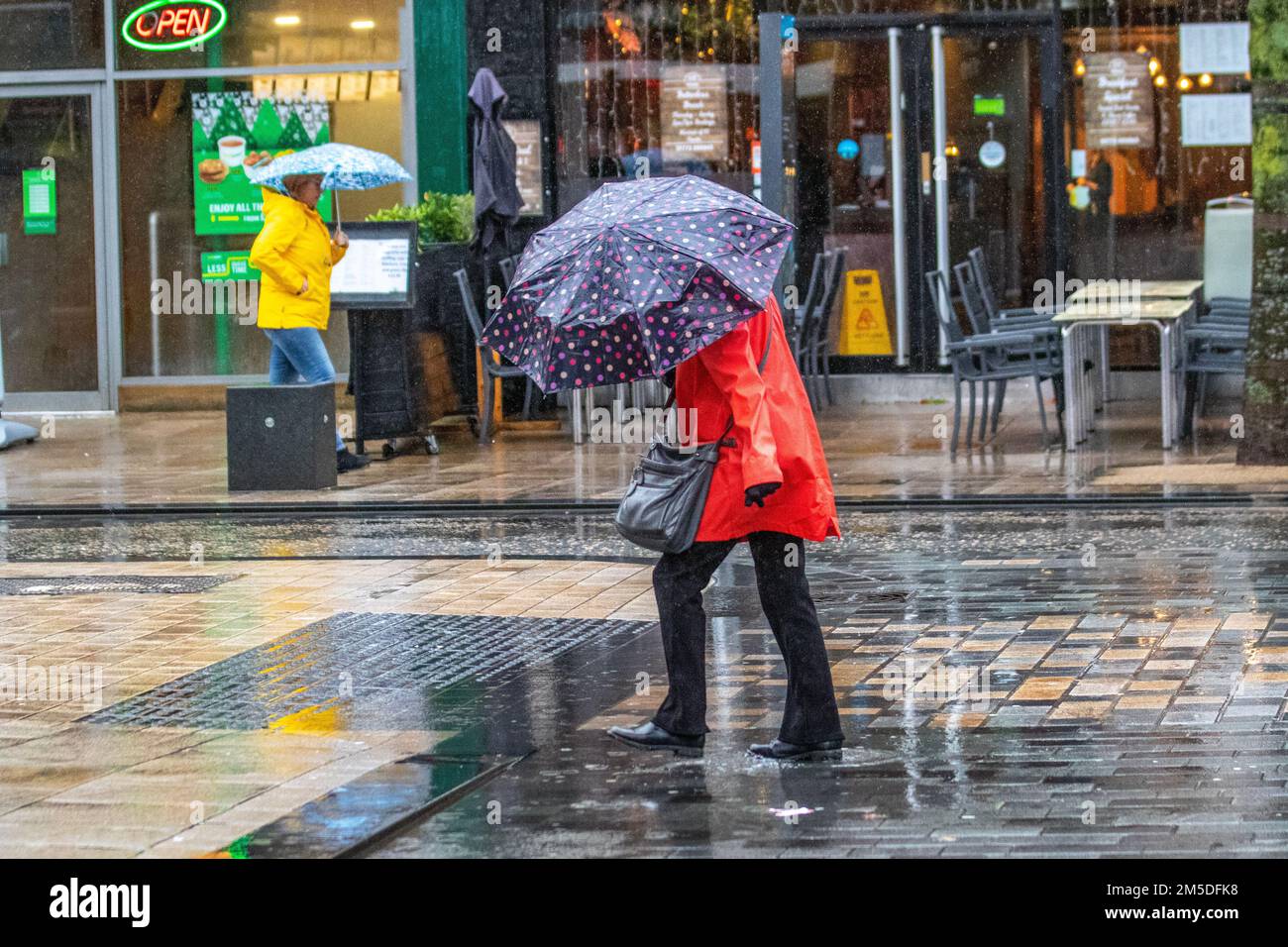 Preston, Lancashire. 28 Dec 2022, UK Weather. Shops, shoppers, shopping ...