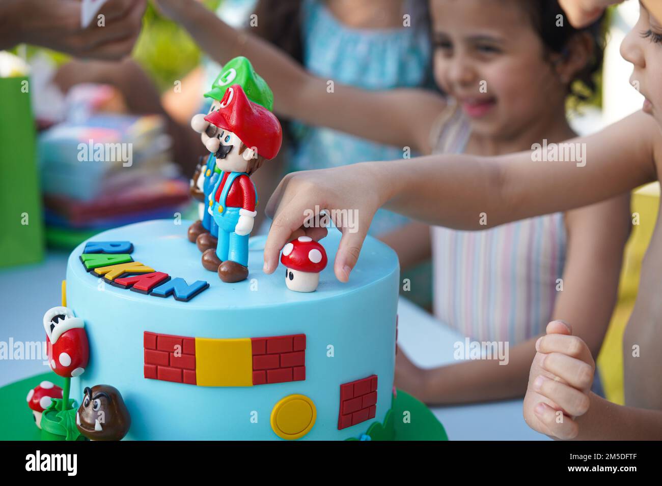 Super mario bros theme hi-res stock photography and images - Alamy