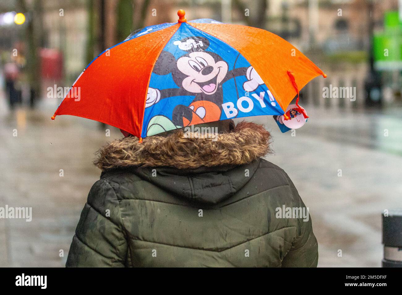Preston, Lancashire. 28 Dec 2022, UK Weather. Shops, shoppers, shopping ...