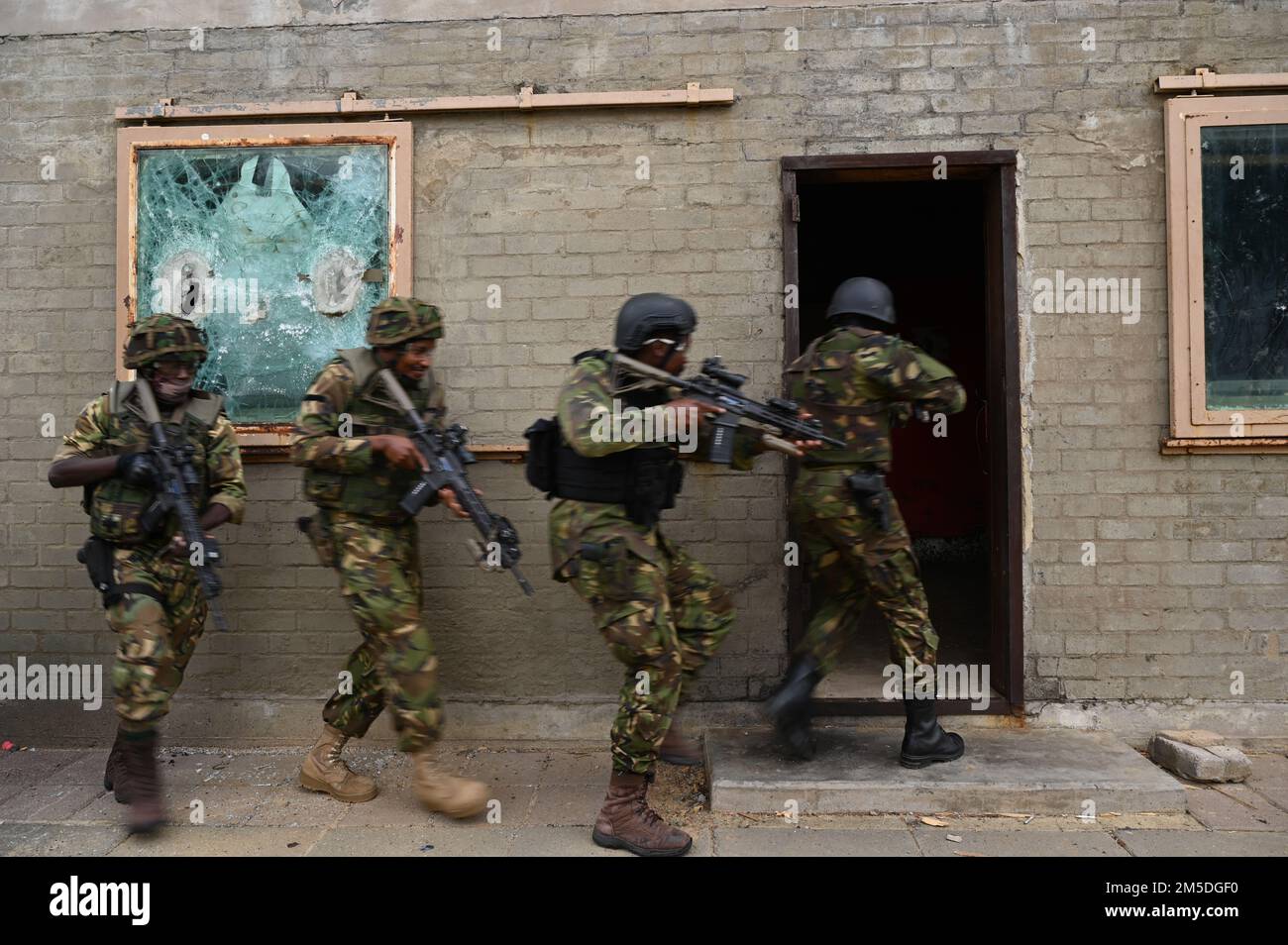 Cqb tactics hi-res stock photography and images - Alamy