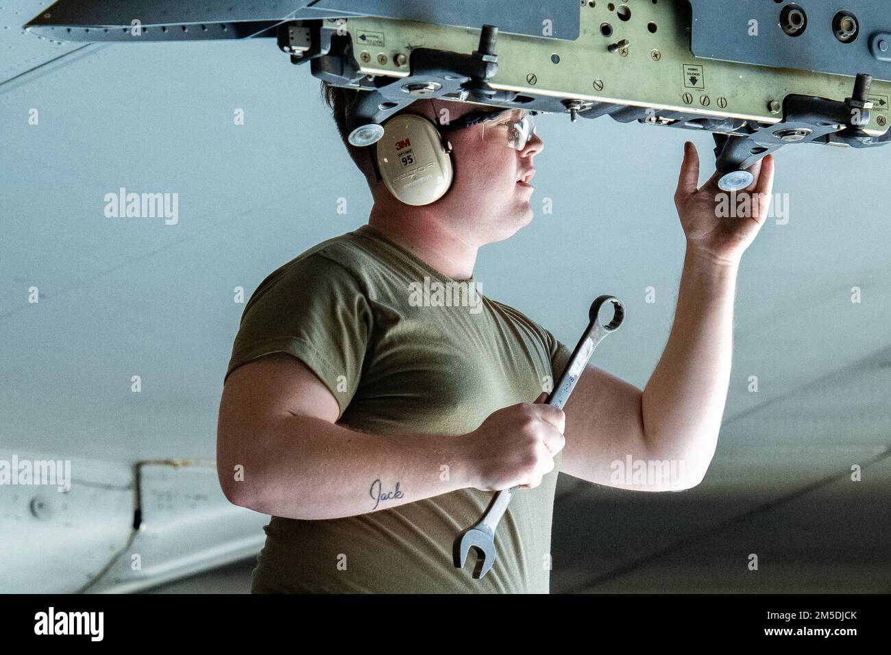 Weapons load competitions hi-res stock photography and images - Alamy