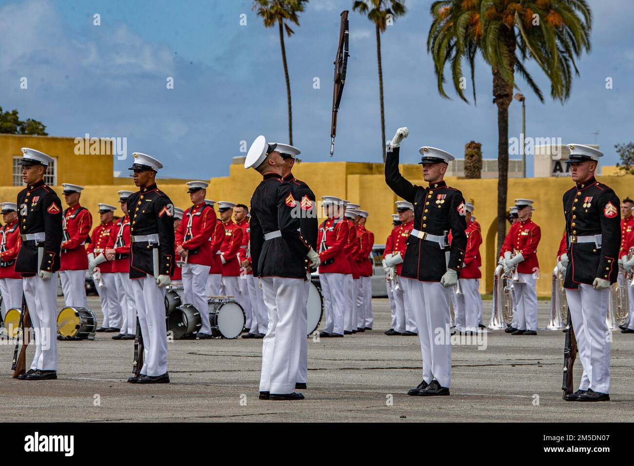 U.S. Marines with the Silent Drill Platoon, Battle Color Detachment ...