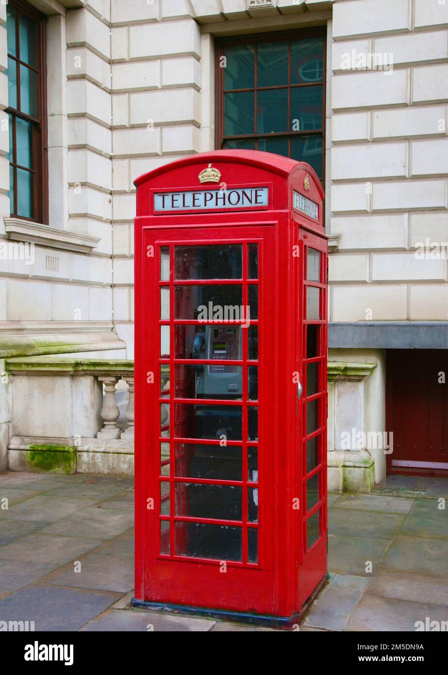 A vintage red telephone box outside the Houses of Parliament, City of ...