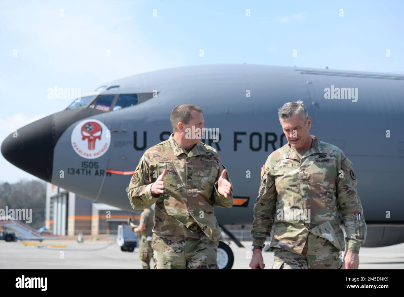 134 air refueling wing hi-res stock photography and images - Alamy