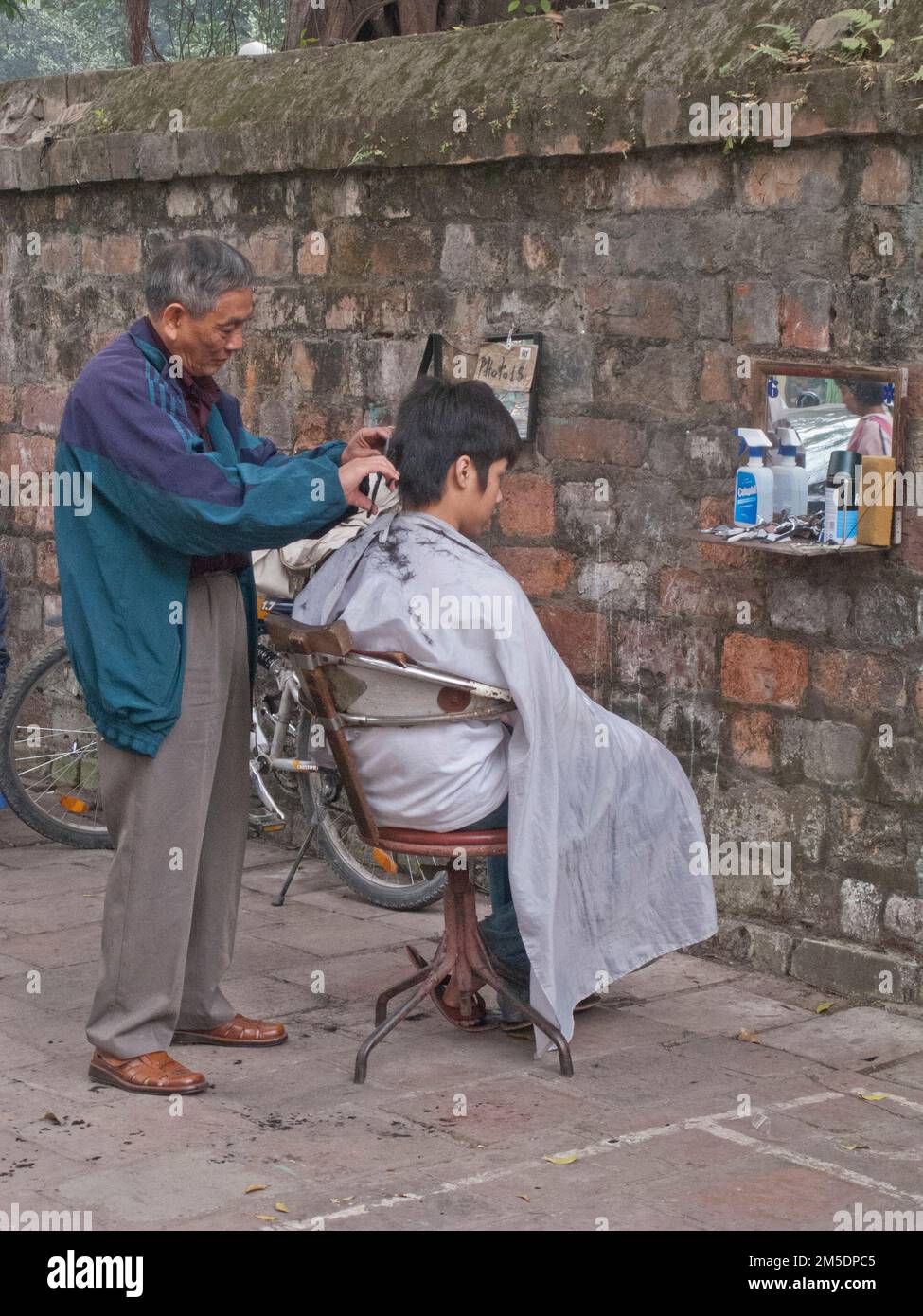 Street barber in Hanoi,Vietnam Stock Photo - Alamy