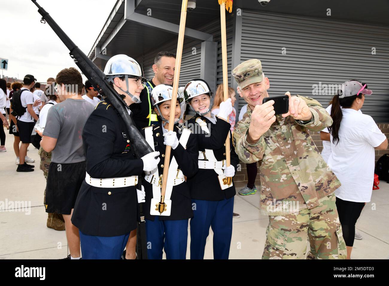 High school army jrotc color guard hi-res stock photography and images ...