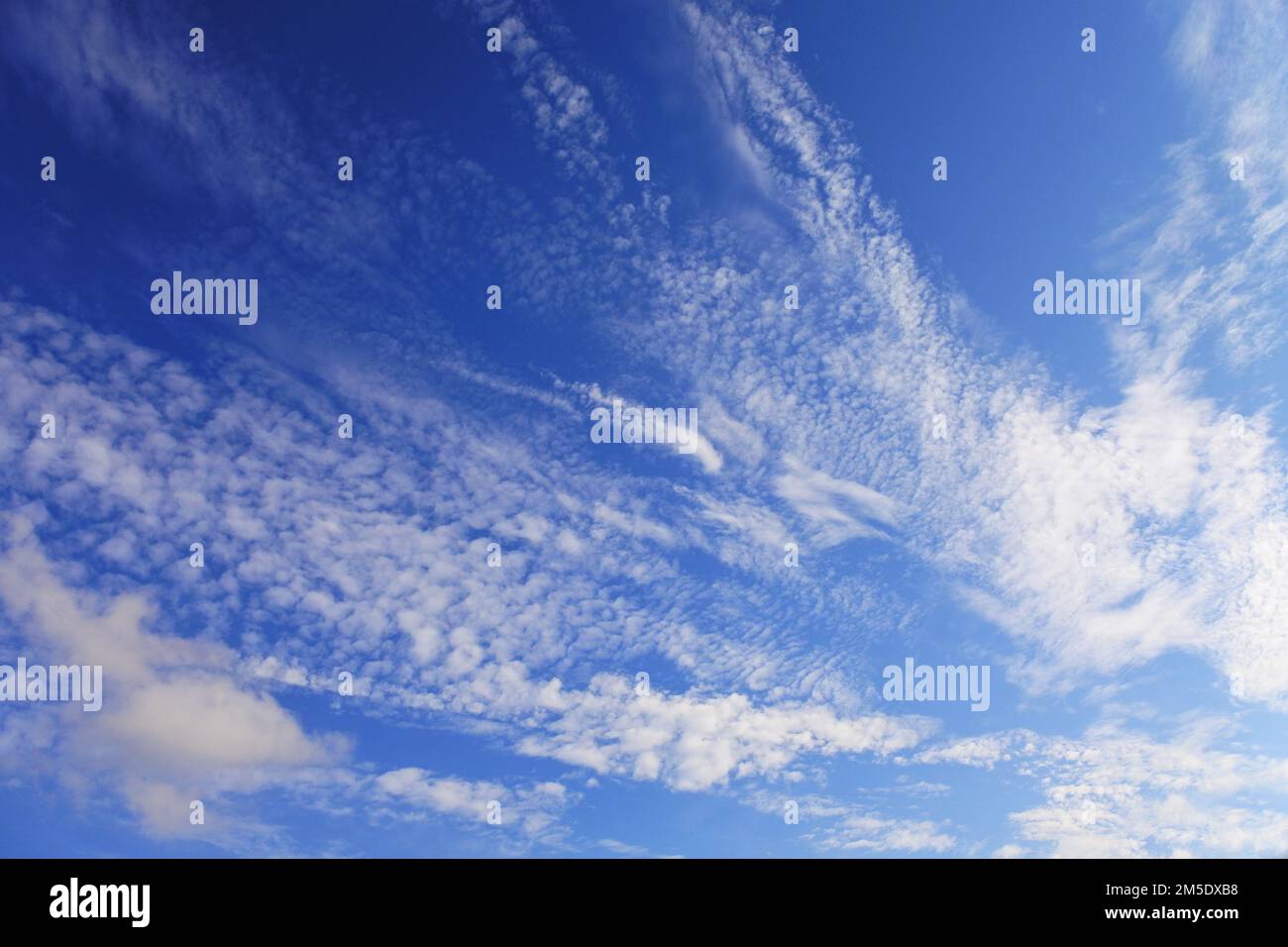 Cirrus high hi-res stock photography and images - Alamy