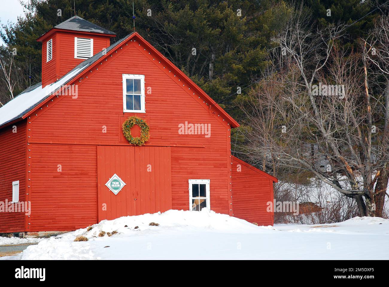 American red barn hi-res stock photography and images - Alamy