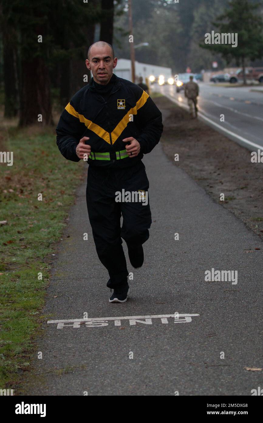 U.S. Army Soldiers with the Washington National Guard conduct an Army ...