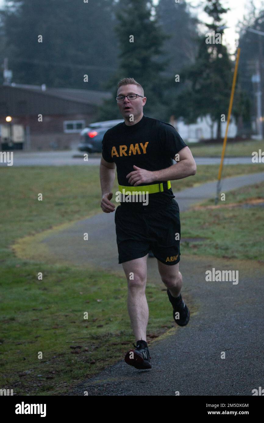 A U.S. Army Soldier with the Washington National Guard conducts an Army ...