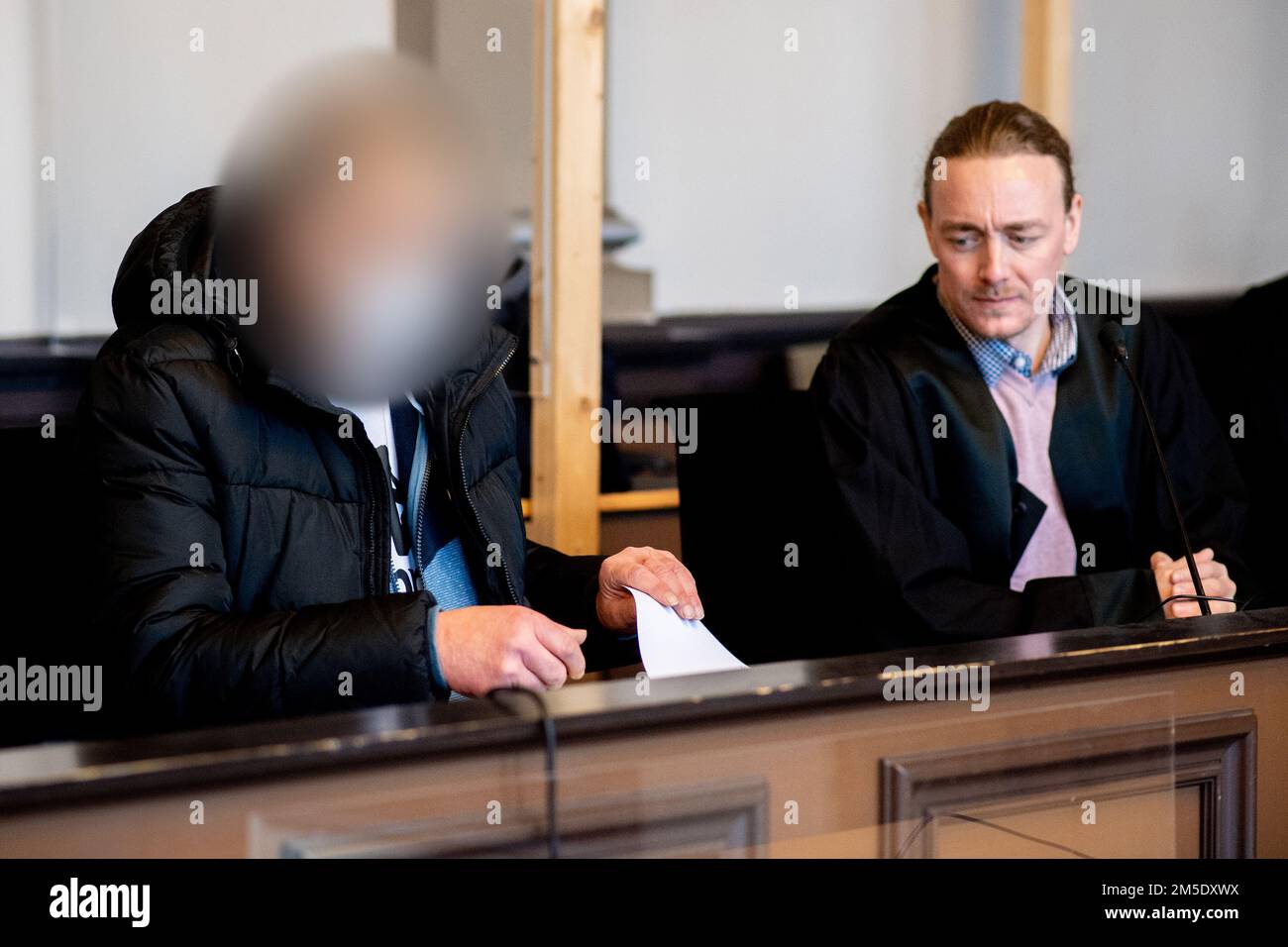 Verden, Germany. 28th Dec, 2022. A man charged with double murder and ...
