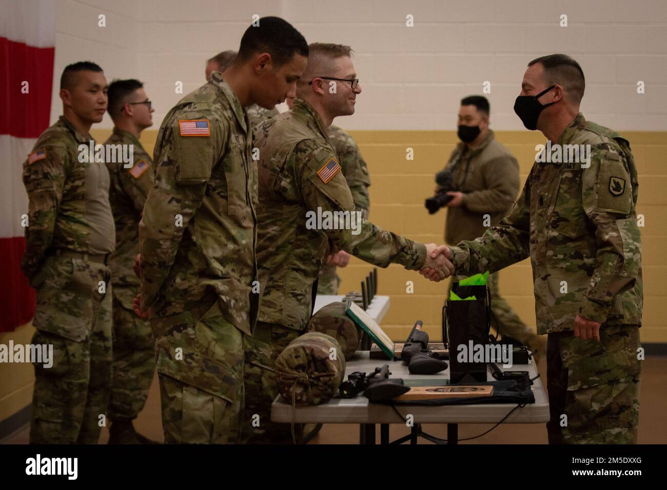 U.S. Army Soldiers with the Washington National Guard receive their ...