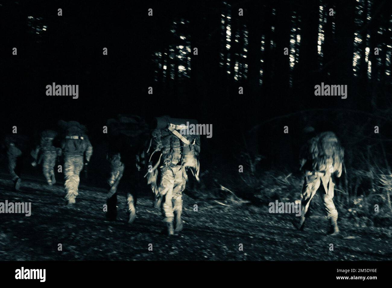 U.S. Army Soldiers with the Washington National Guard power through a 7 ...