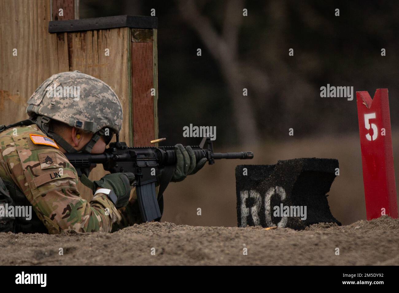 U.S. Army Soldiers with the Washington National Guard take on a multi ...