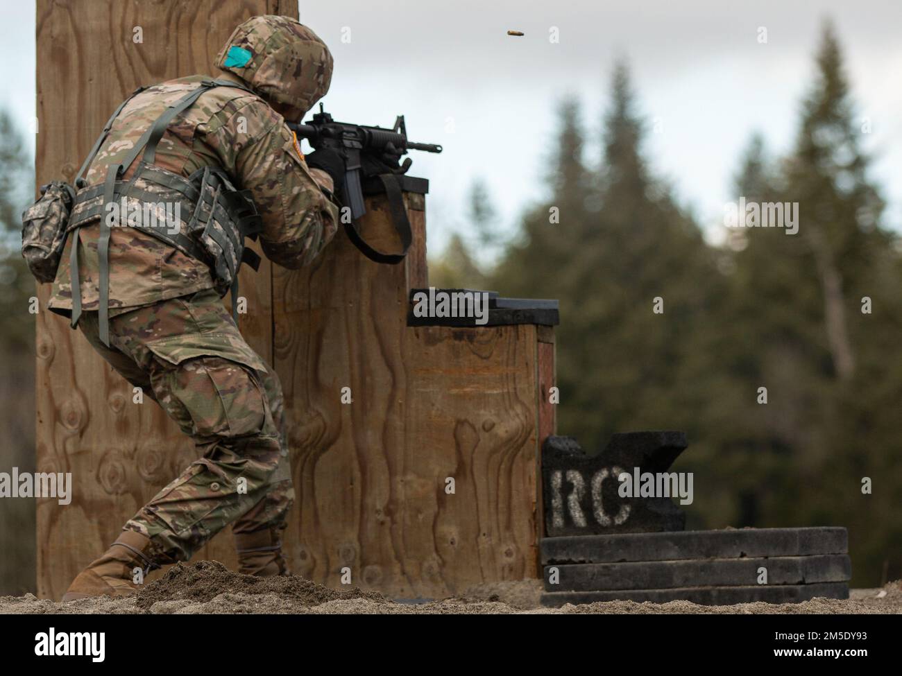 U.S. Army Soldiers with the Washington National Guard take on a multi ...