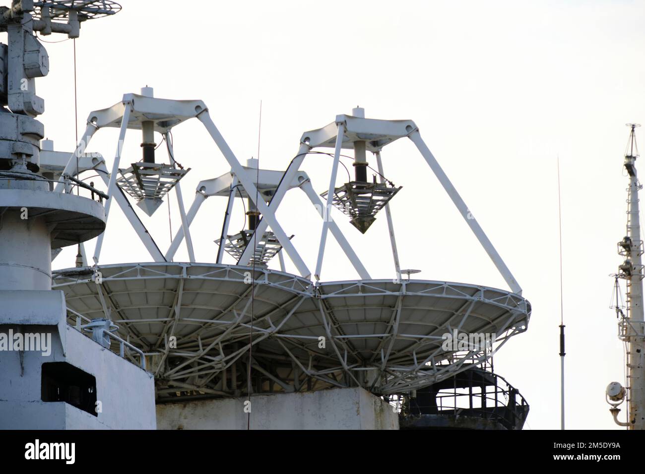 Naval ship dishes hi-res stock photography and images - Alamy