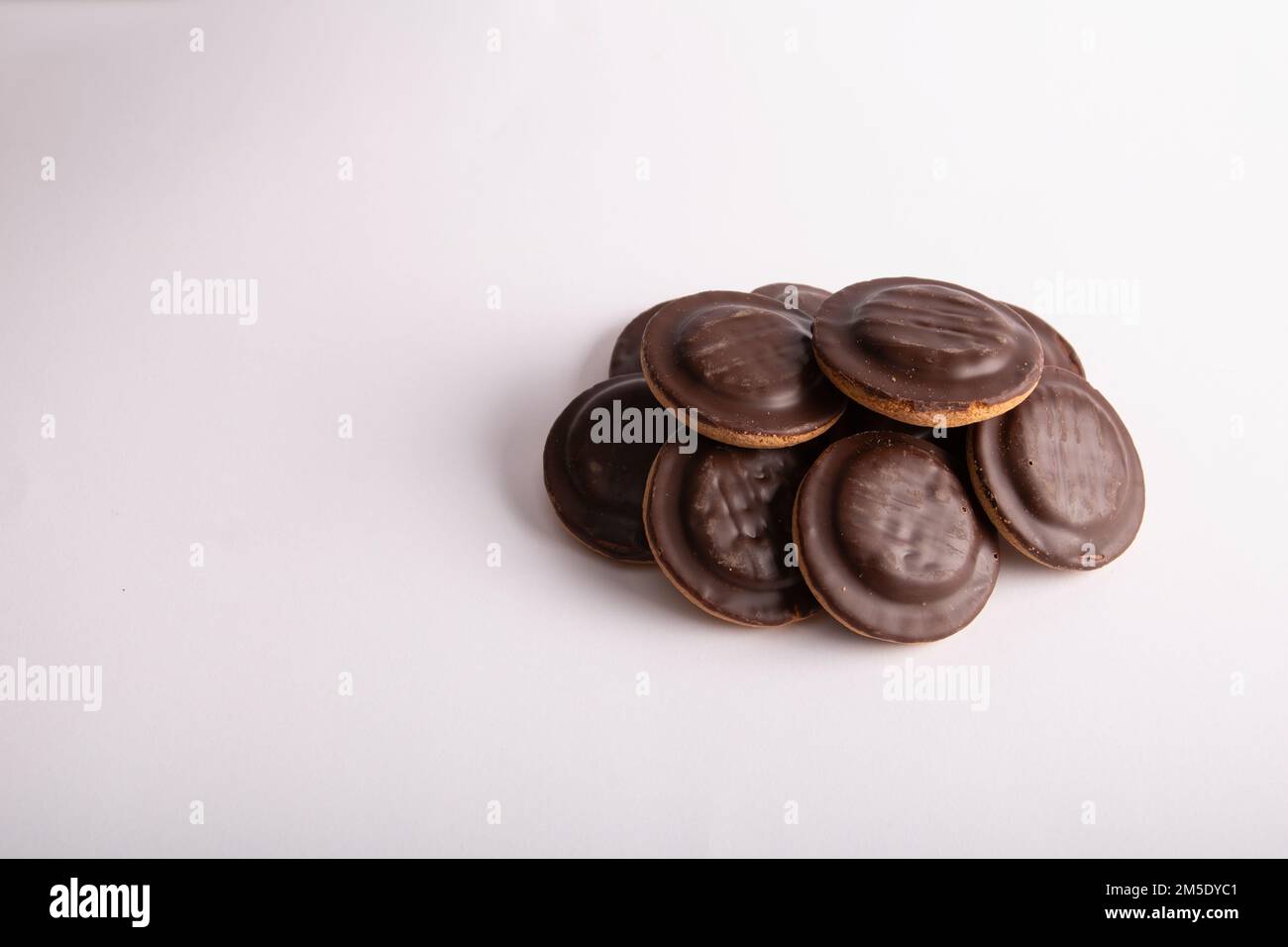 Round chocolate biscuit cake hi-res stock photography and images - Alamy