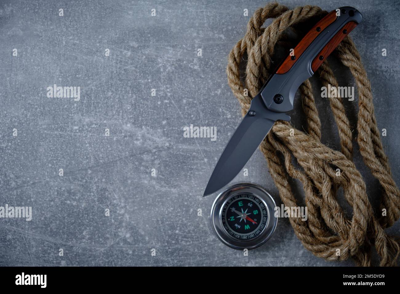 Tactical folding knife for survival, rope and compass, survival kit in ...