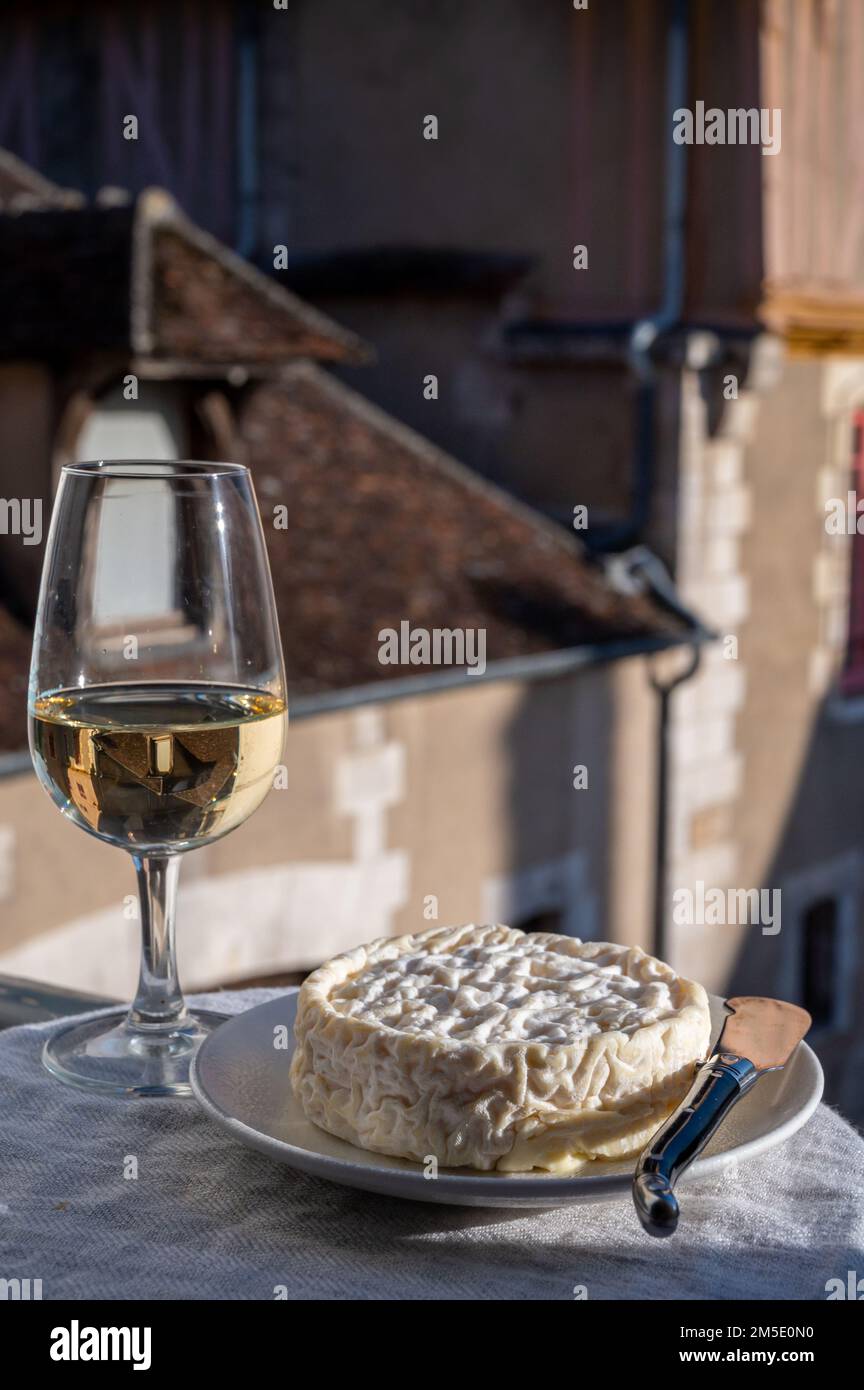 Chablis winery hi-res stock photography and images - Alamy