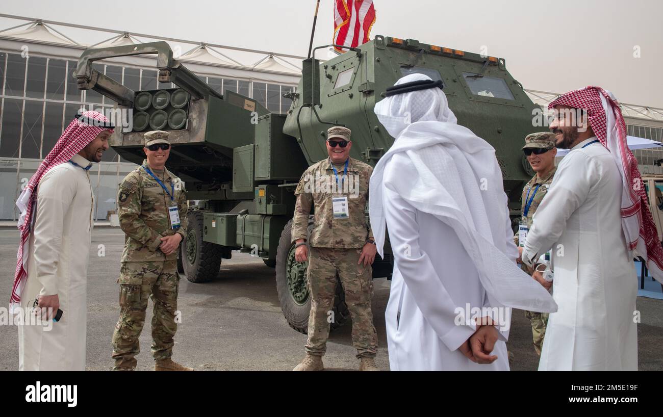 U.S. Army Sgt. 1st Class Brian Reynolds, 3rd Battalion, 157th Field ...