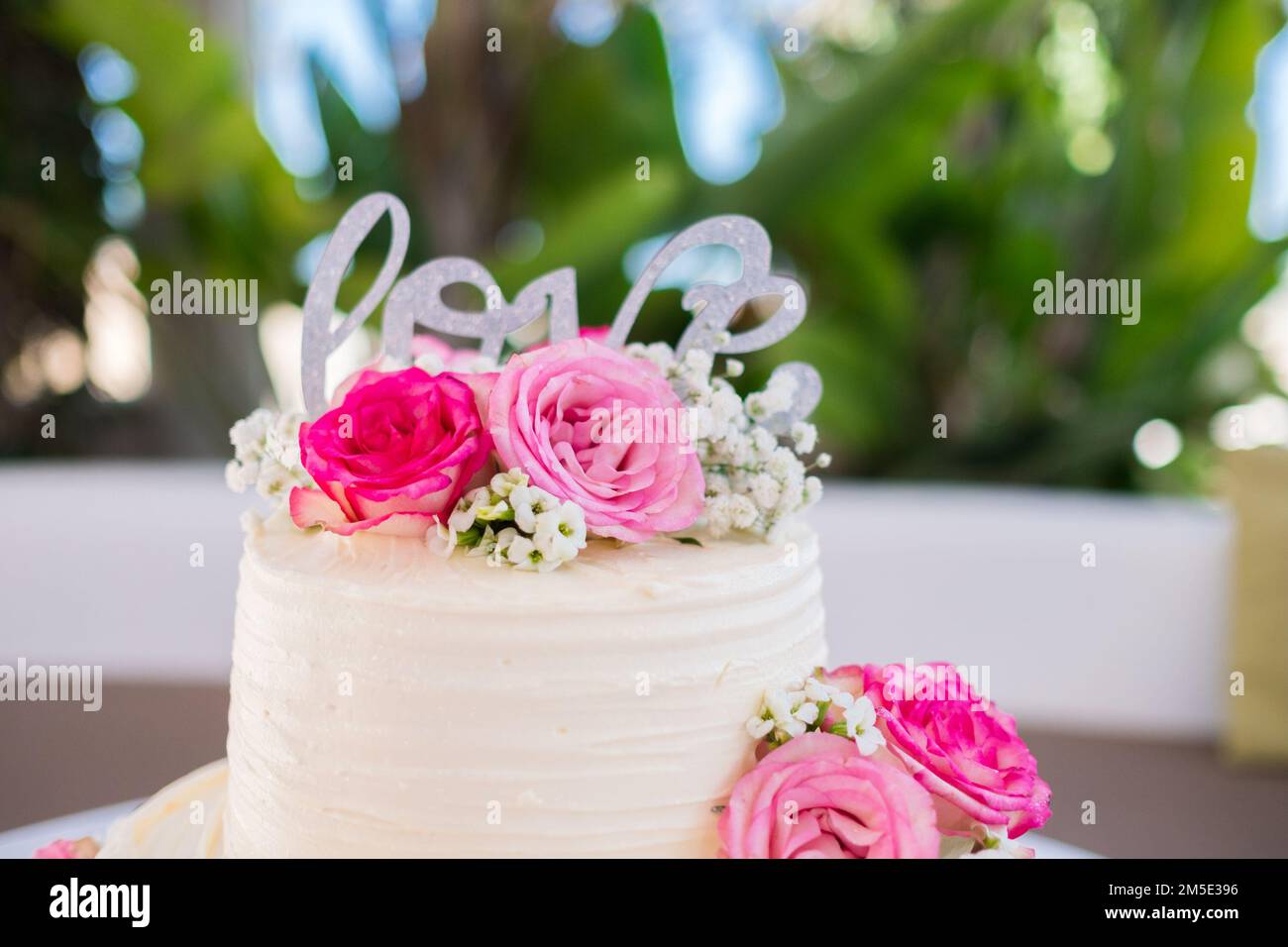 Pink rose wedding table decorations hi-res stock photography and images ...
