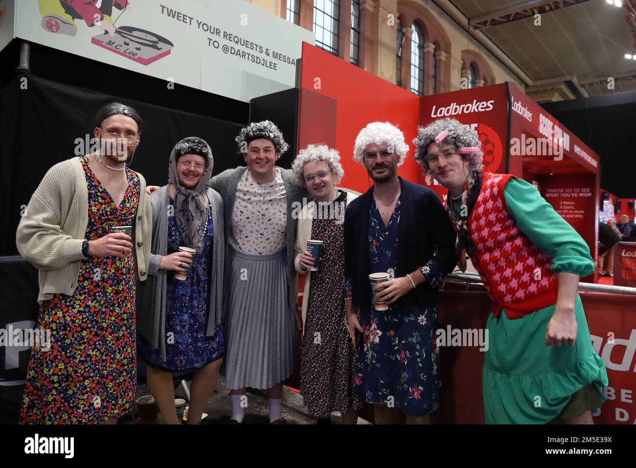 Pdc cazoo world darts championships hi-res stock photography and images ...