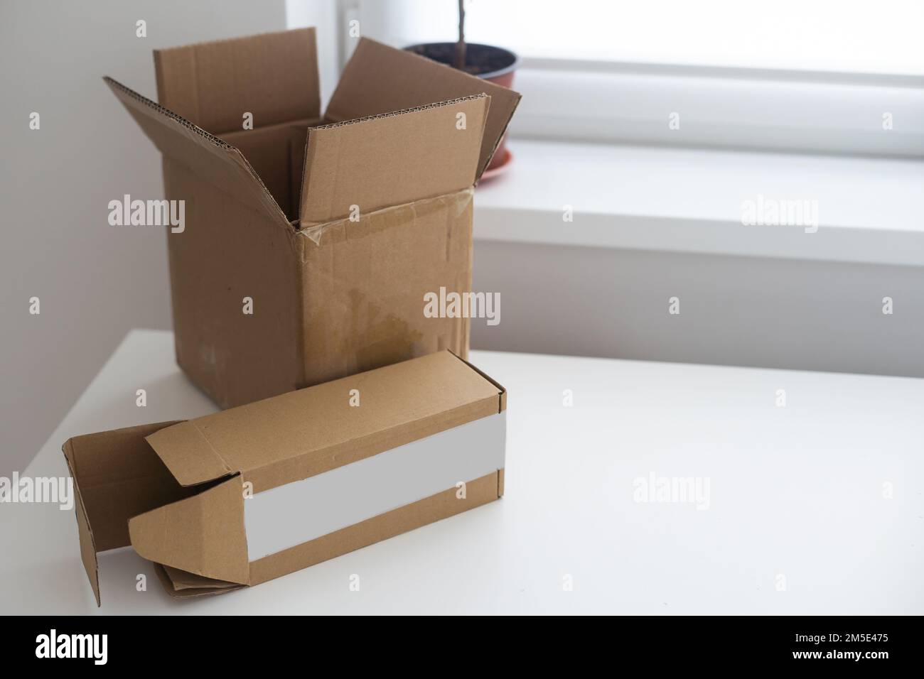 Open Empty Cardboard Box, packaging Stock Photo - Alamy