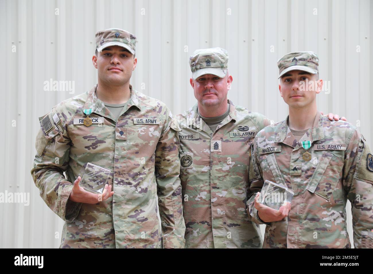 Command Sgt. Maj. Robert Potts (center), 76th Operational Response ...